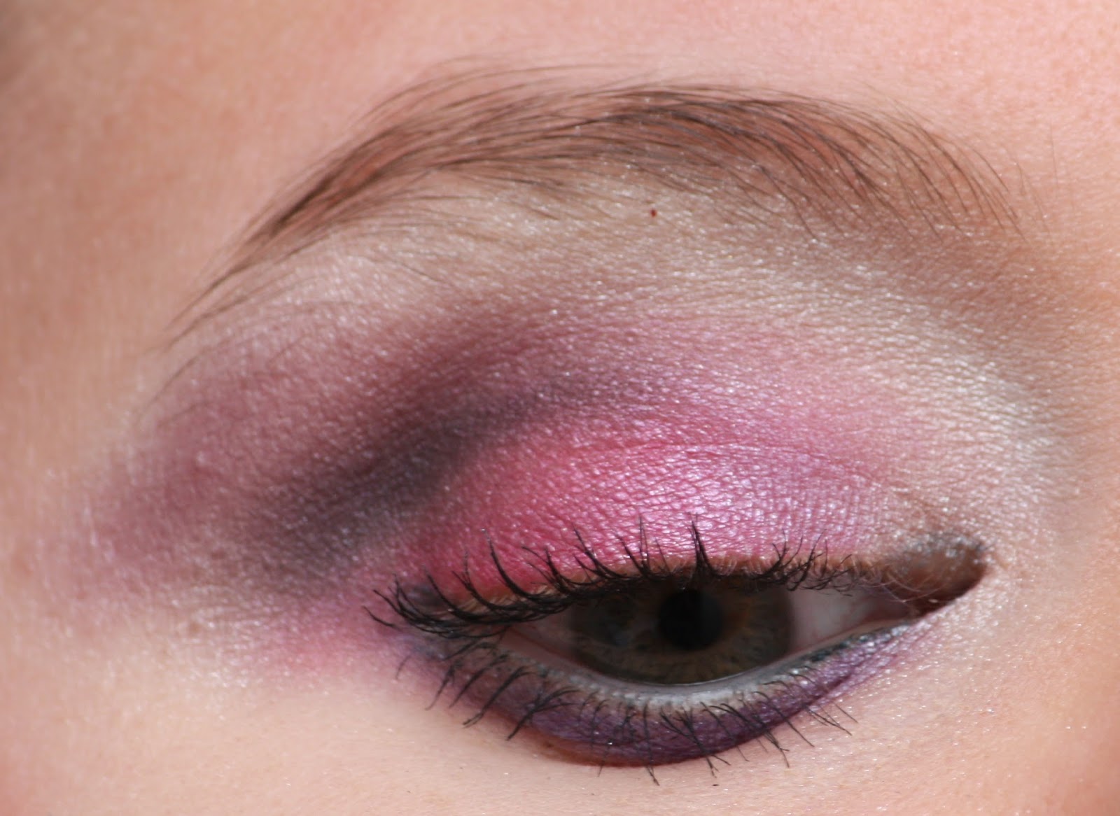 Die Zauberin Zebulon: Violet Fuchsia Eye MakeUp + Very Inspiring ...
