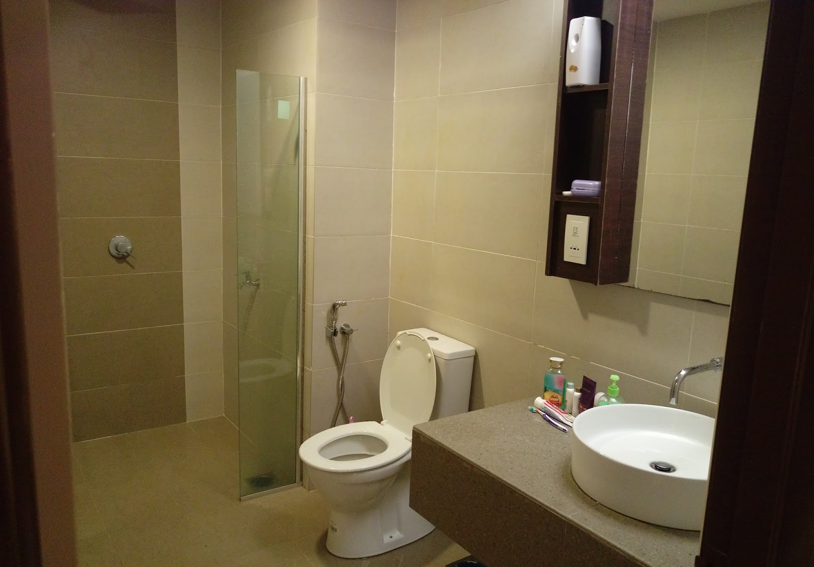 Afiqhalid: Terkejut Fiqqq Tengok Bilik Homestay!!