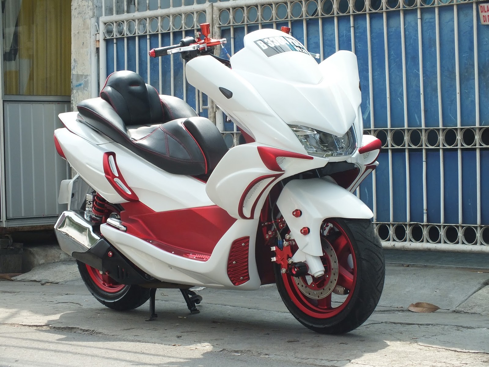 Ngecat MOTOR: HONDA ALL NEW PCX CUATOM PAIN Putih Mutiara dan Merah ...