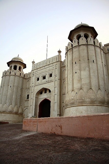 Lahore Fort (Shahi Qila) - Vertical Destinations