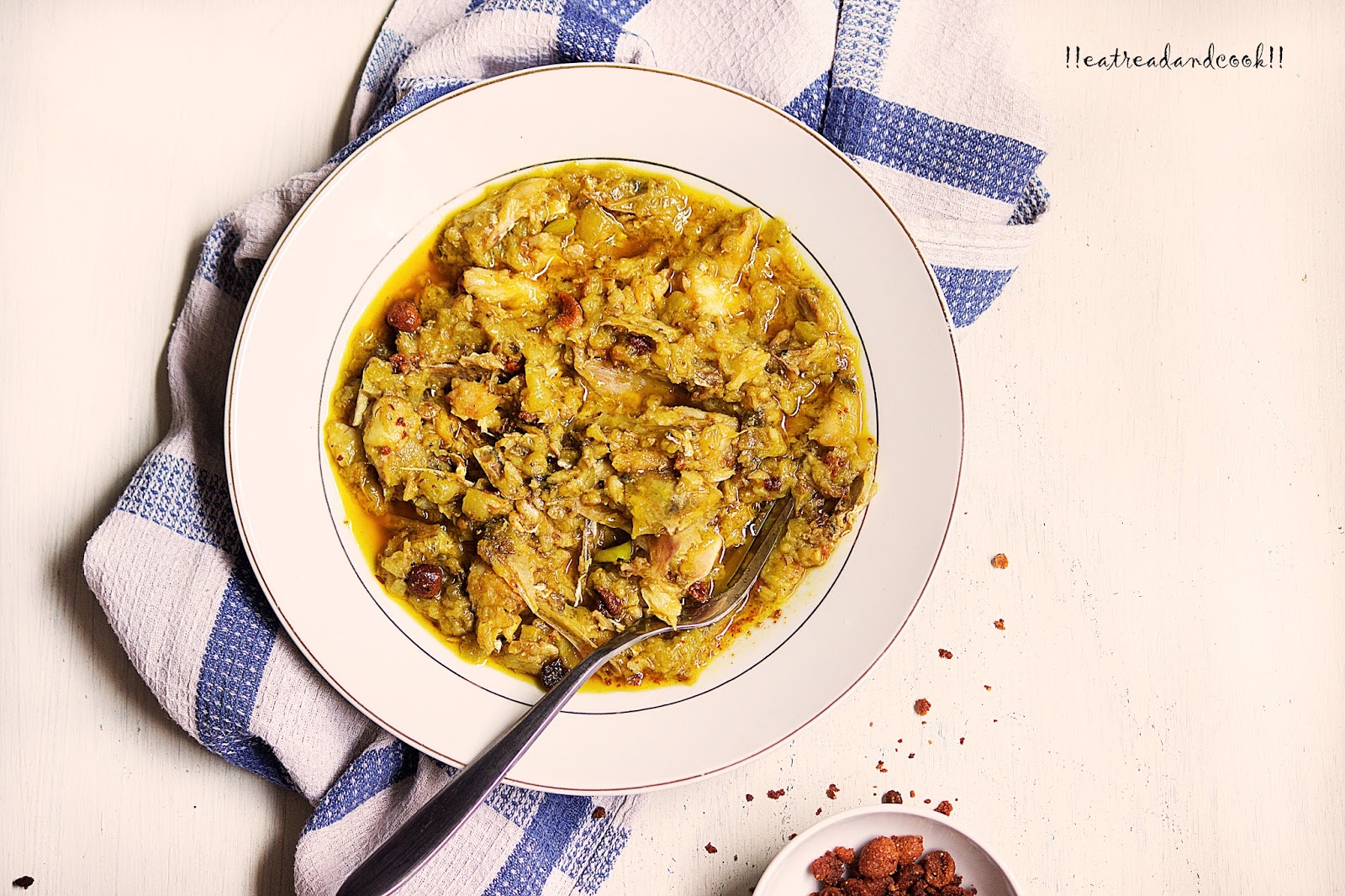 Macher Matha Diye Lau Ghonto / Bengali Bottle Gourd Curry with Fish Head