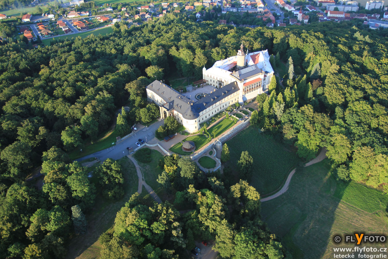 FLyFOTO letecká fotografie a video: Zbiroh