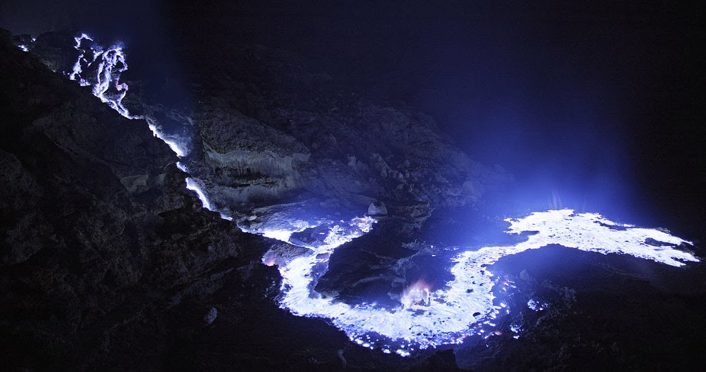 Api Biru Kawah Gunung Ijen Pikat Perhatian Dunia - Disambung