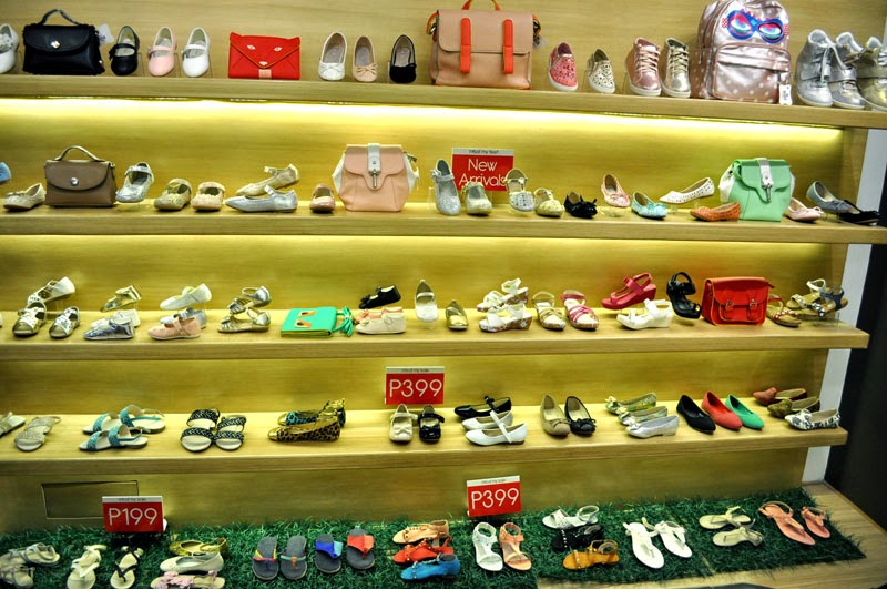 Shoe Shopping for my kids at Meet My Feet - Rochelle Rivera