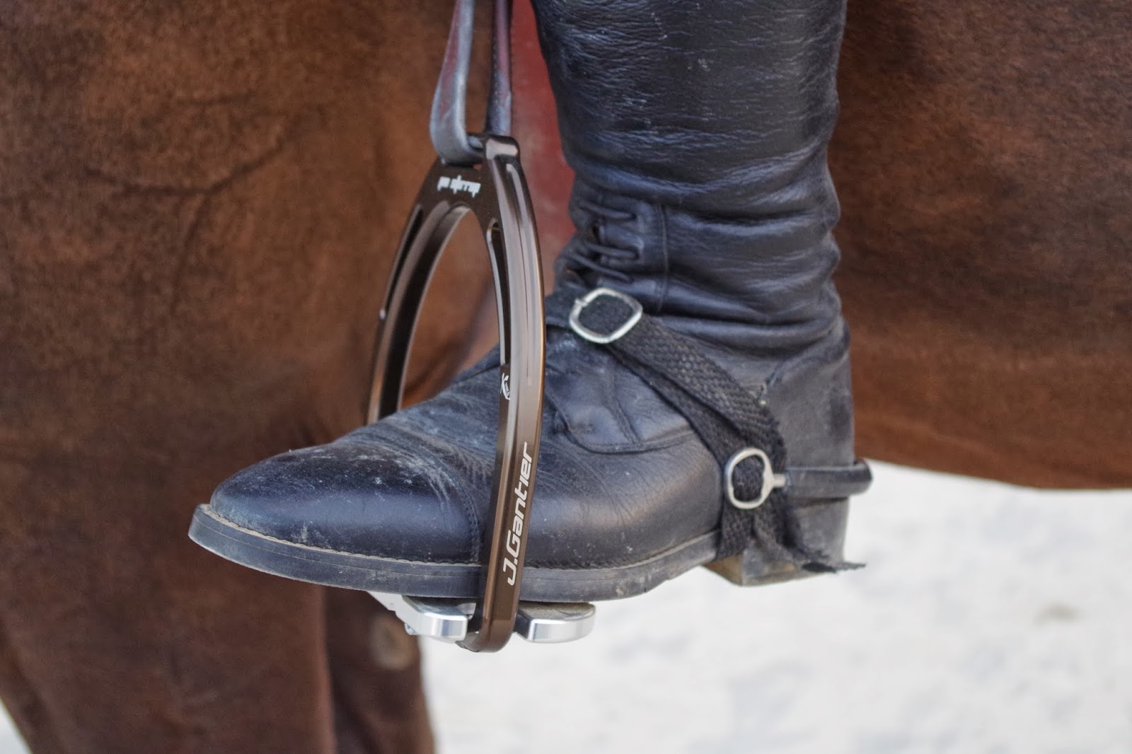 Je vais en parler à mon cheval...: Les étriers Kinko de chez Jin Stirrup