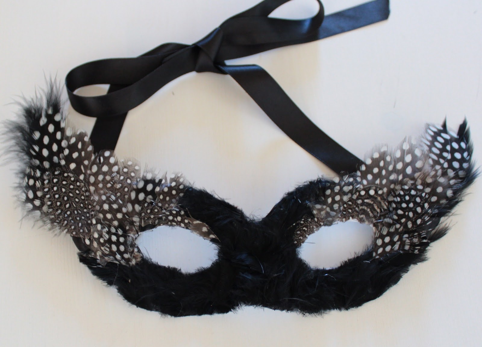 m & c: DIY feather mask