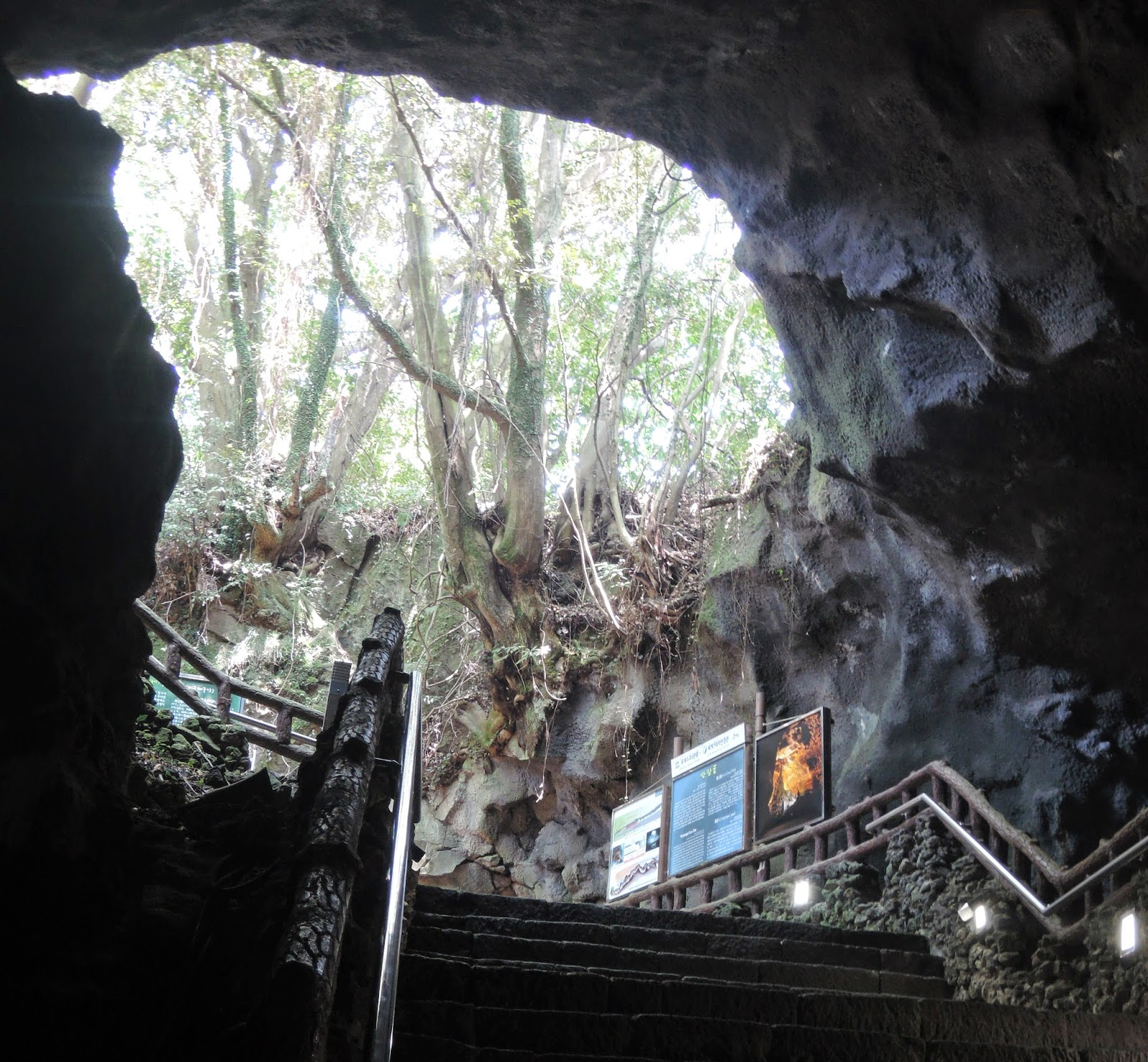 Truth, Lies & In Betweens...: [Korea] Day 2: Manjanggul Cave, Maze Land ...