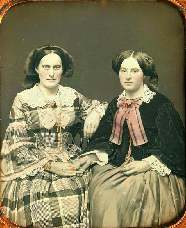 Lady in Style – Glamorous Photos of Fashionable Women in the Mid-19th ...