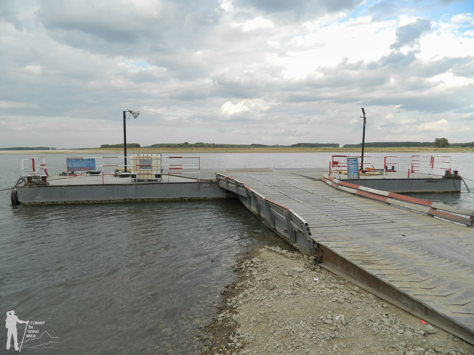 Trecerea Dunării cu bacul de la Ostrov