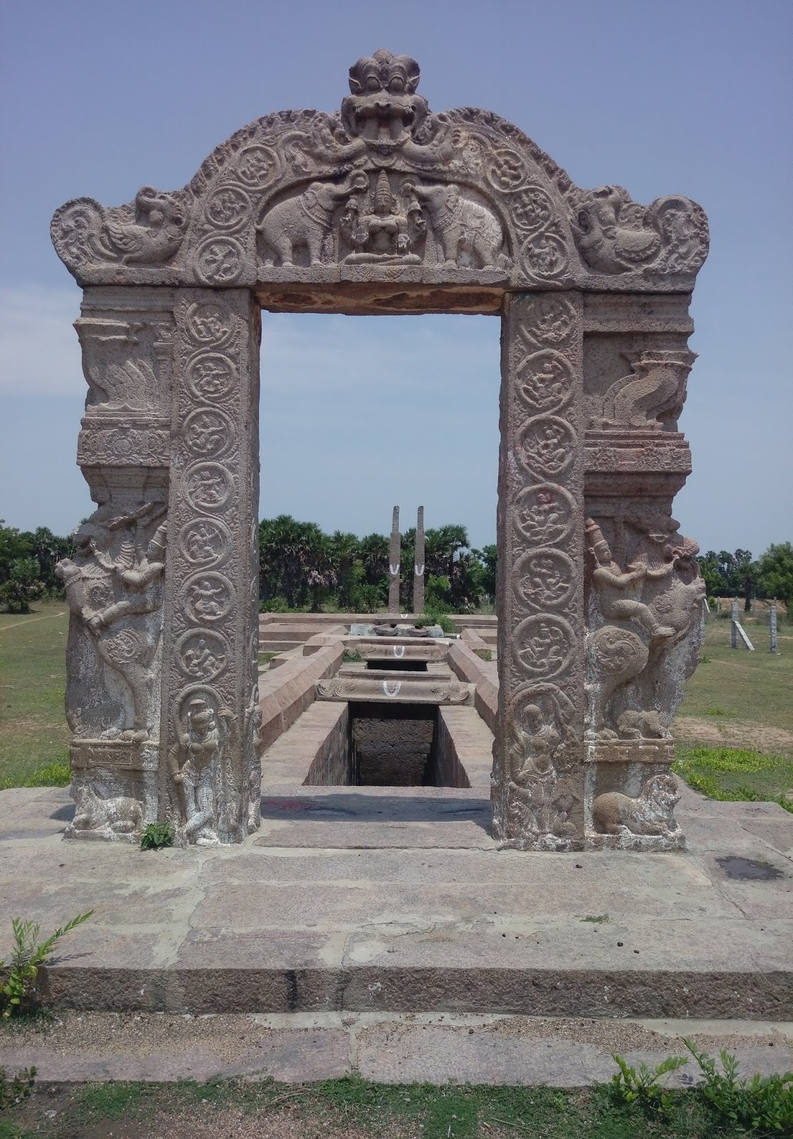 Dhivya Dharsanam: Ayyangarkulam Sri Sanjeevirayar