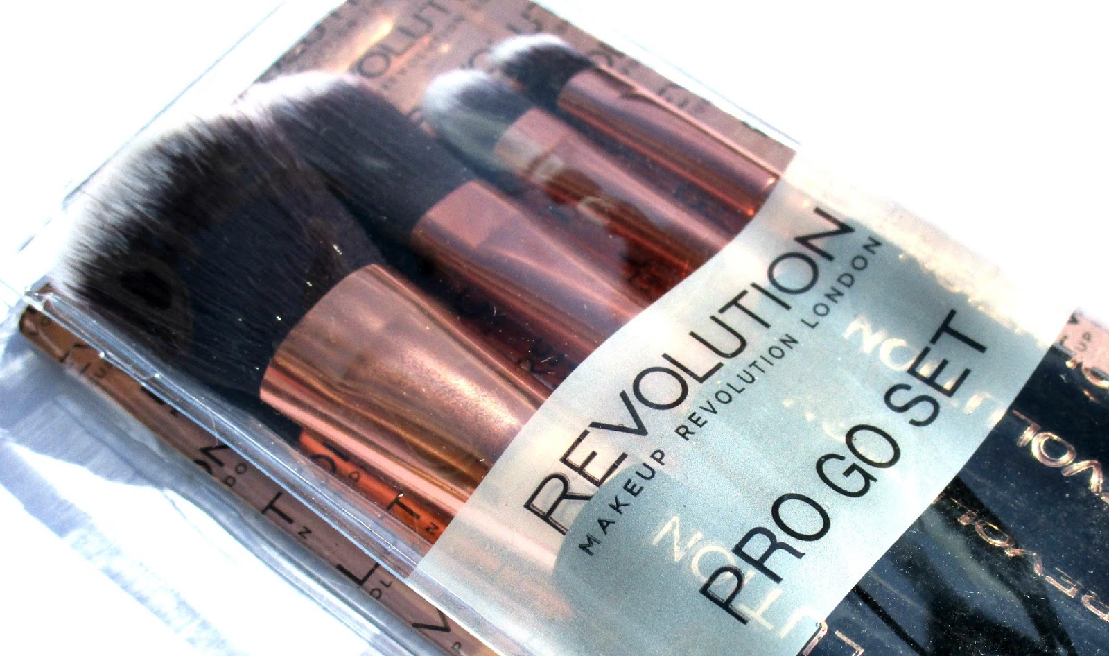 Makeup Revolution Pro Go Mini Makeup Brush Set Review ♥