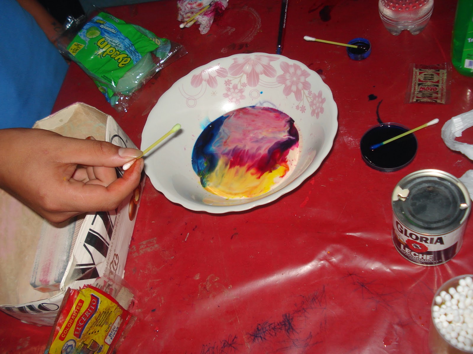 CIENCIAS EXPERIMENTALES ESCOLARES: Leche con colorante y lavavajilla