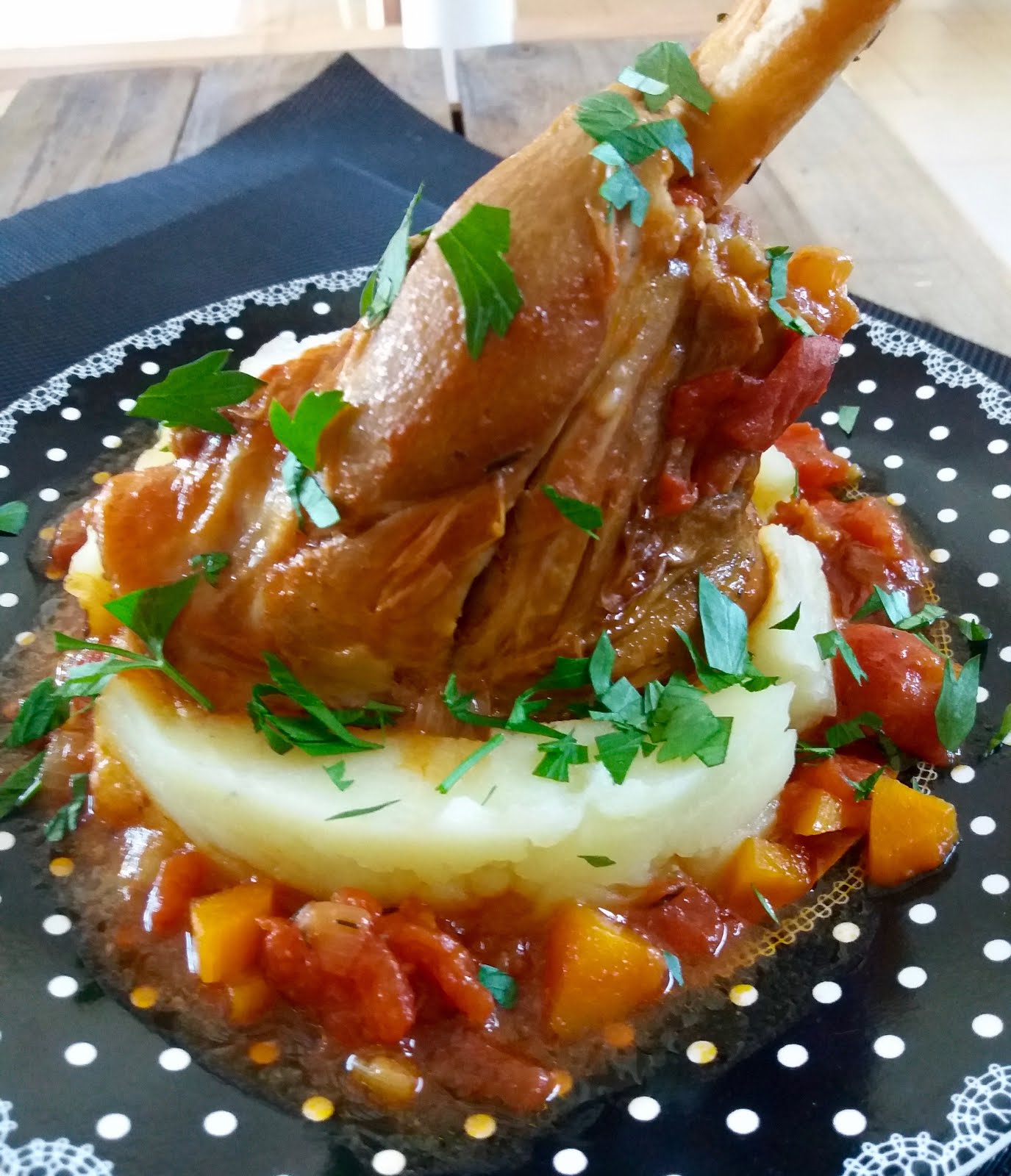 SOURIS D'AGNEAU À LA PROVENÇALE