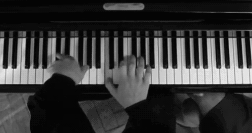 FOTOIMAGENES_sinPALABRAS: TOCANDO EL PIANO Y PIANOS - GIFS Y FOTOS FIJAS