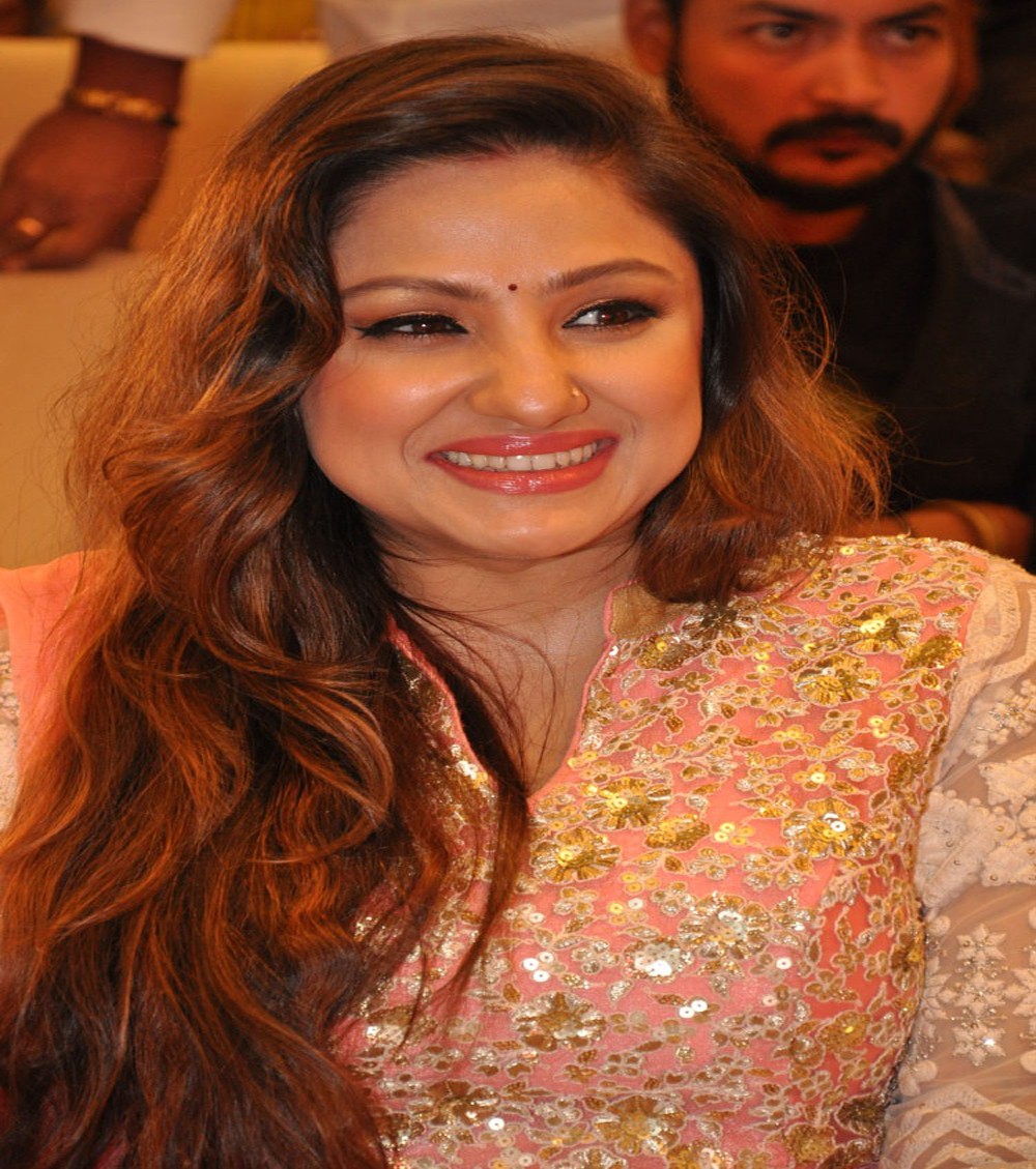 Priyanka Upendra Latest Glamour Hot PhotoShoot Images At Movie Press ...