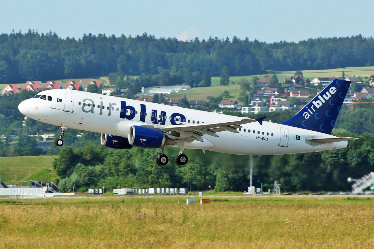 Eastwings: A320-214 * AirBlue * AP-EDA