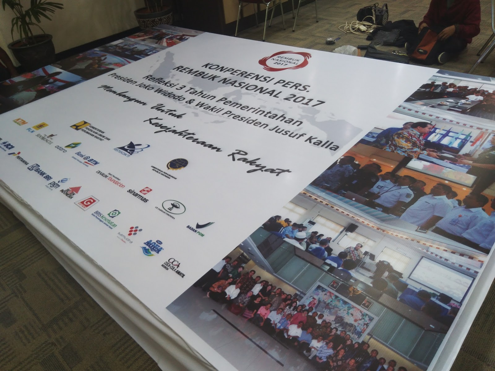 Contoh Press Conference Backdrop