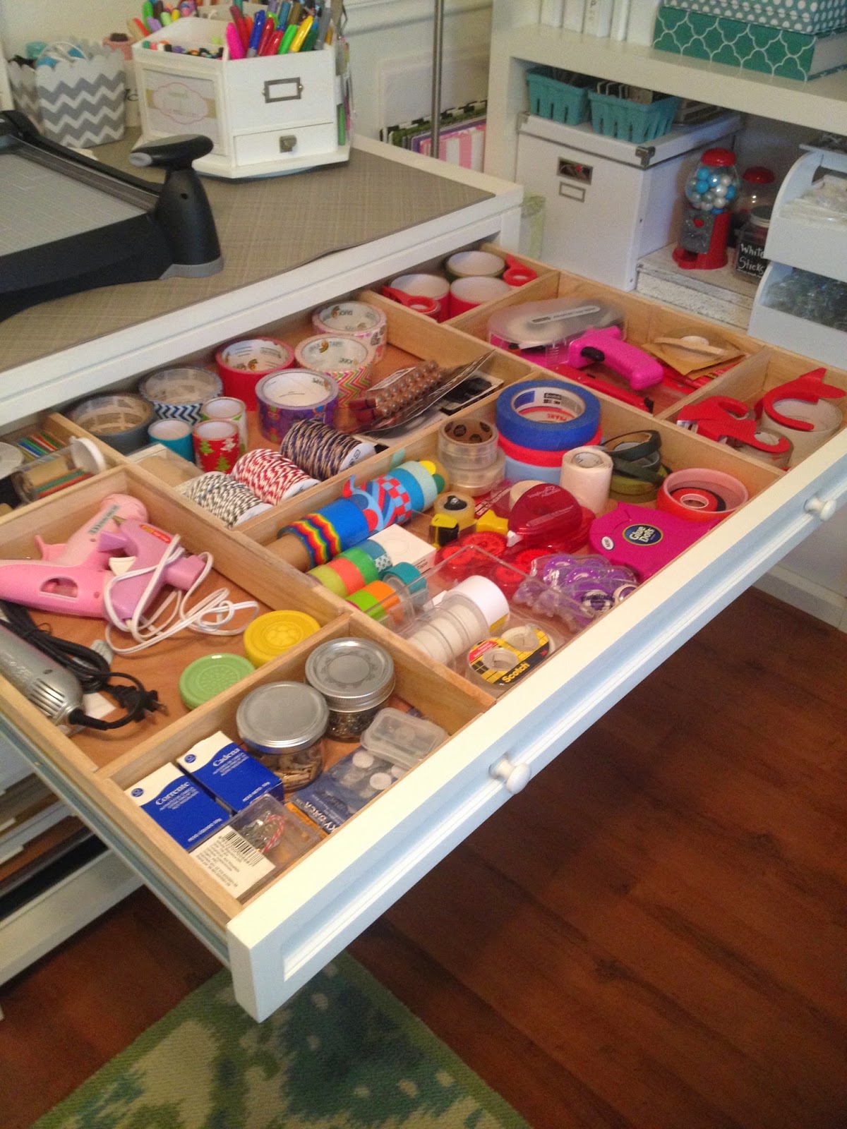 sweet bambinos: WHAT'S INSIDE? A CRAFT ROOM TOUR - Part 2
