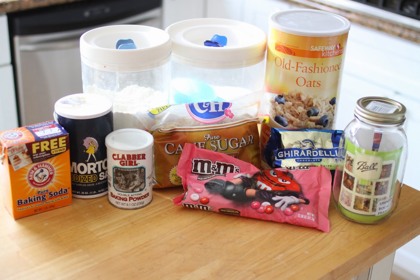 The Larson Lingo: Valentine Cookies in a Jar + A Free Printable