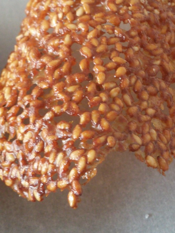 MIL POSTRES: TEJAS DE SÉSAMO MUY CRUJIENTES