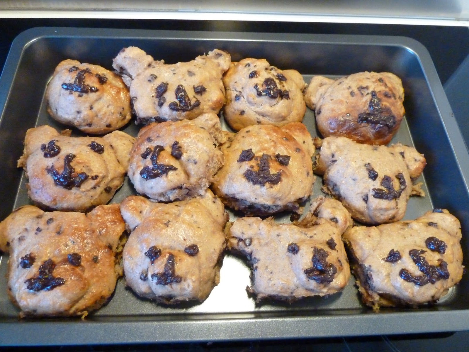 Family FECS: Wholemeal Chocolate Teddy Bear Buns