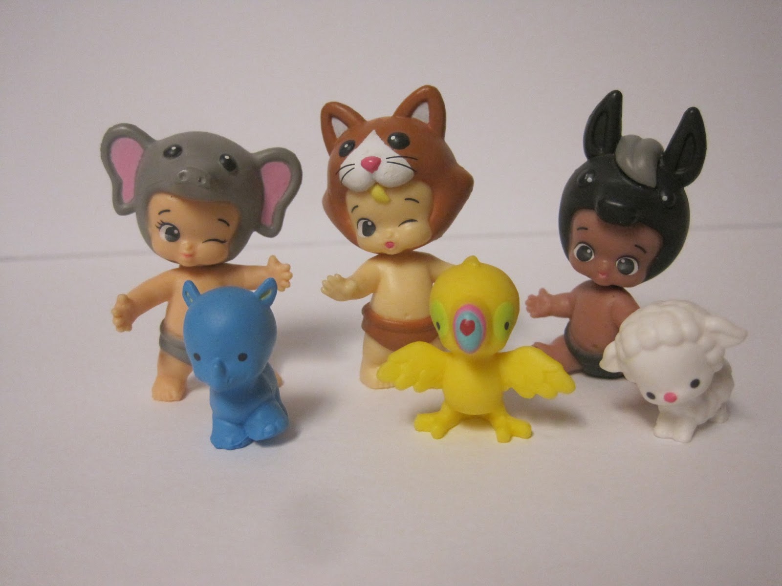 Never Grow Up: A Mom's Guide to Dolls and More: Moose Toys "Twozies" Review