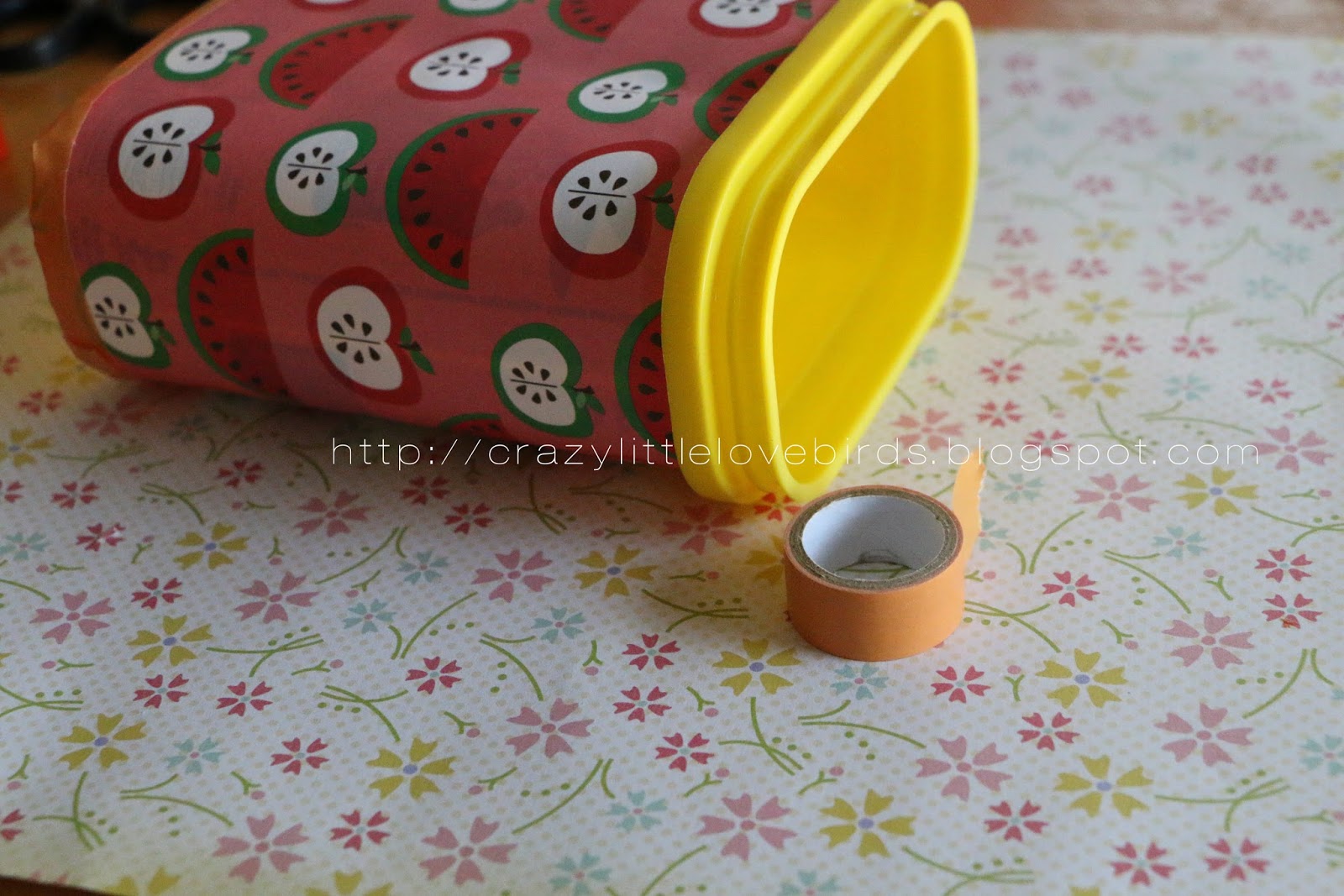 Simple and cute snack container