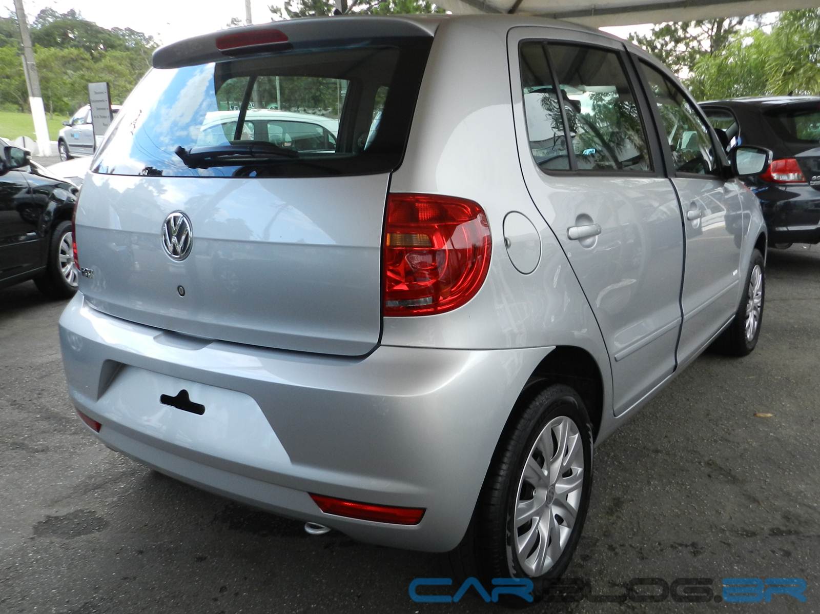 VW Fox 2013, com preço a partir de R$ 30.840, já vem com ABS e AirBag