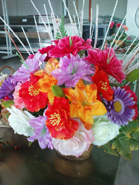 kenangan manis: MEMBUAT GUBAHAN BUNGA DI HOTEL