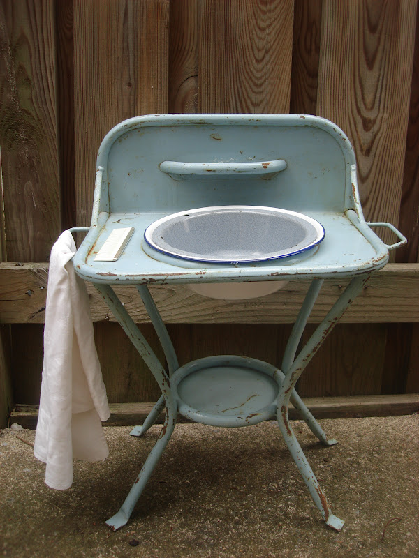 Catoctin Mountain Mama: A Simple Hand-washing Station