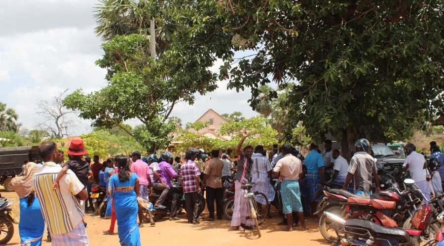 கடற்றொழில் திணைக்கள அதிகாரிகள் முற்றுகைக்குள்? - pathivu