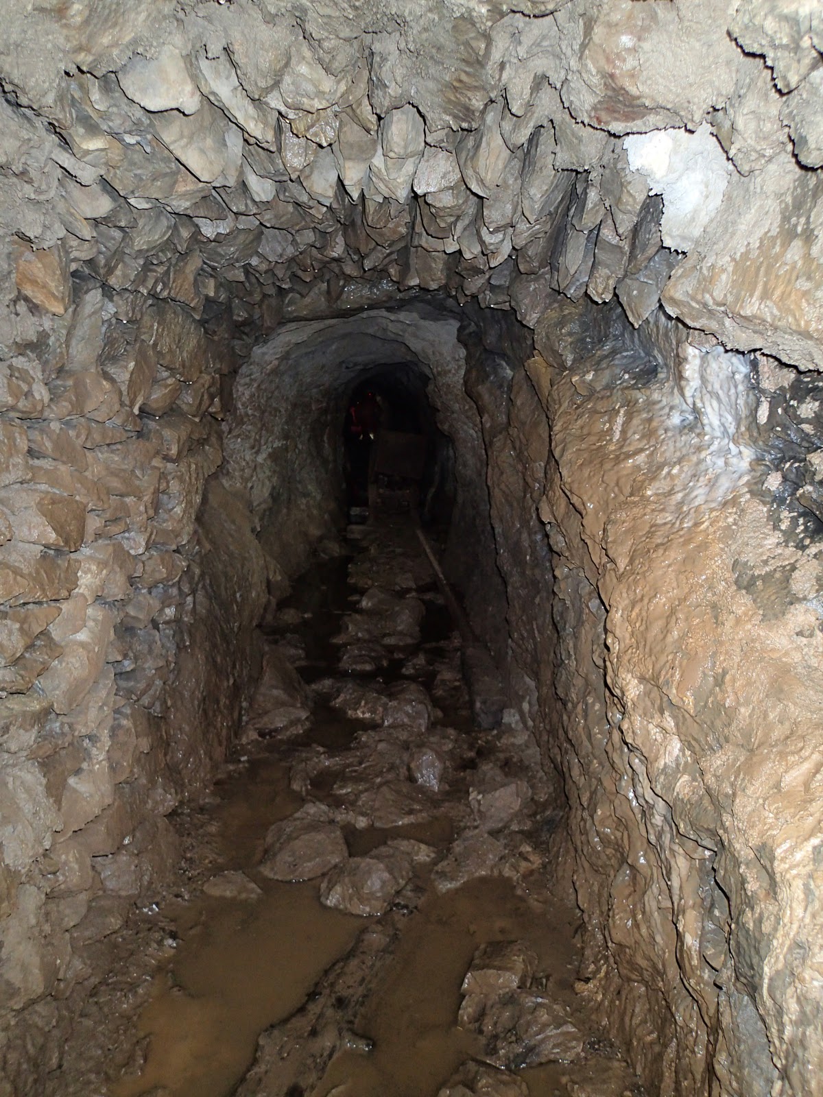 Dudley Caving Club: Wapping Jugs But No Peaking