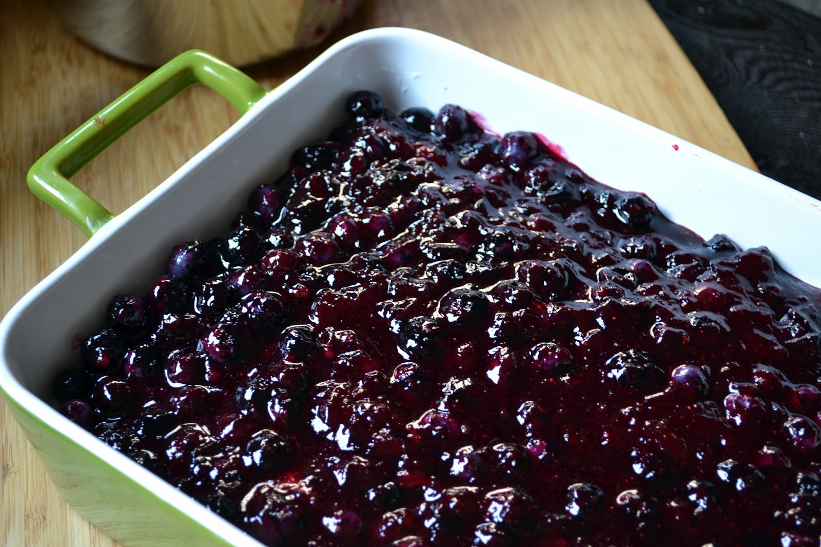 Hardly Housewives: Blueberry Cream Cheese Dessert