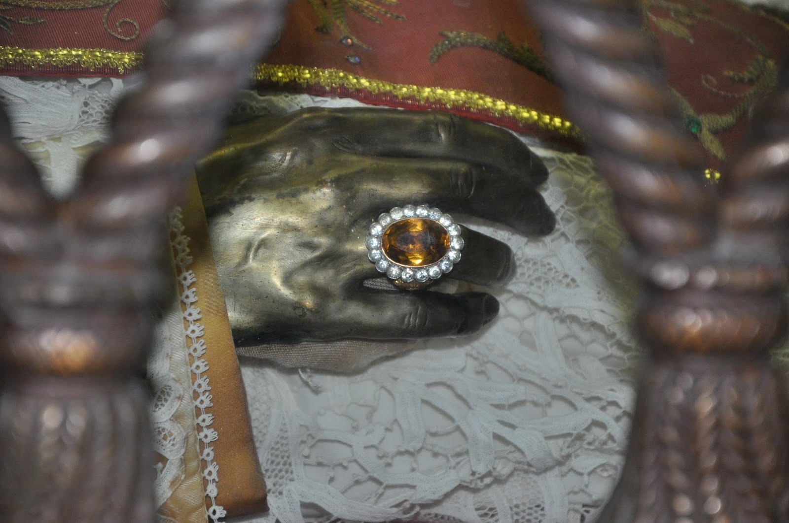 Orbis Catholicus Secundus: Papal Ring