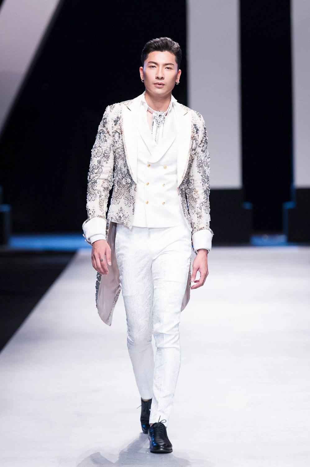 Le Long Dung Spring-Summer 2018 - Vietnam International Fashion Week