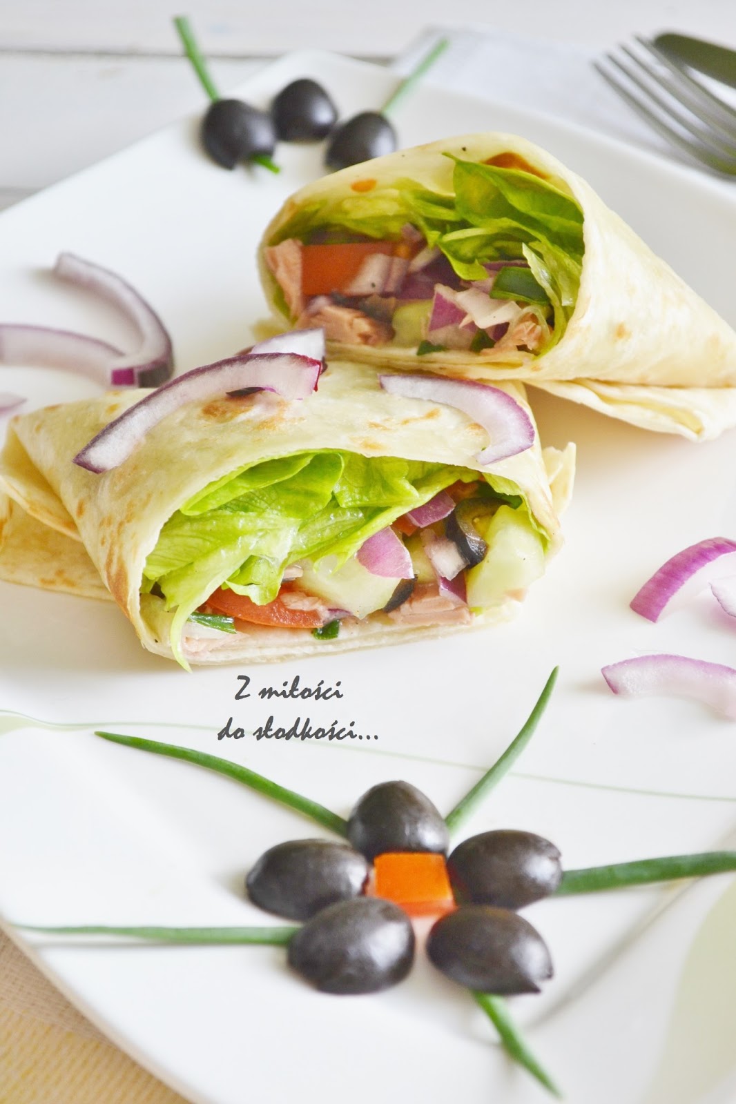 Z miłości do słodkości...: Wrapy z tuńczykiem i warzywami