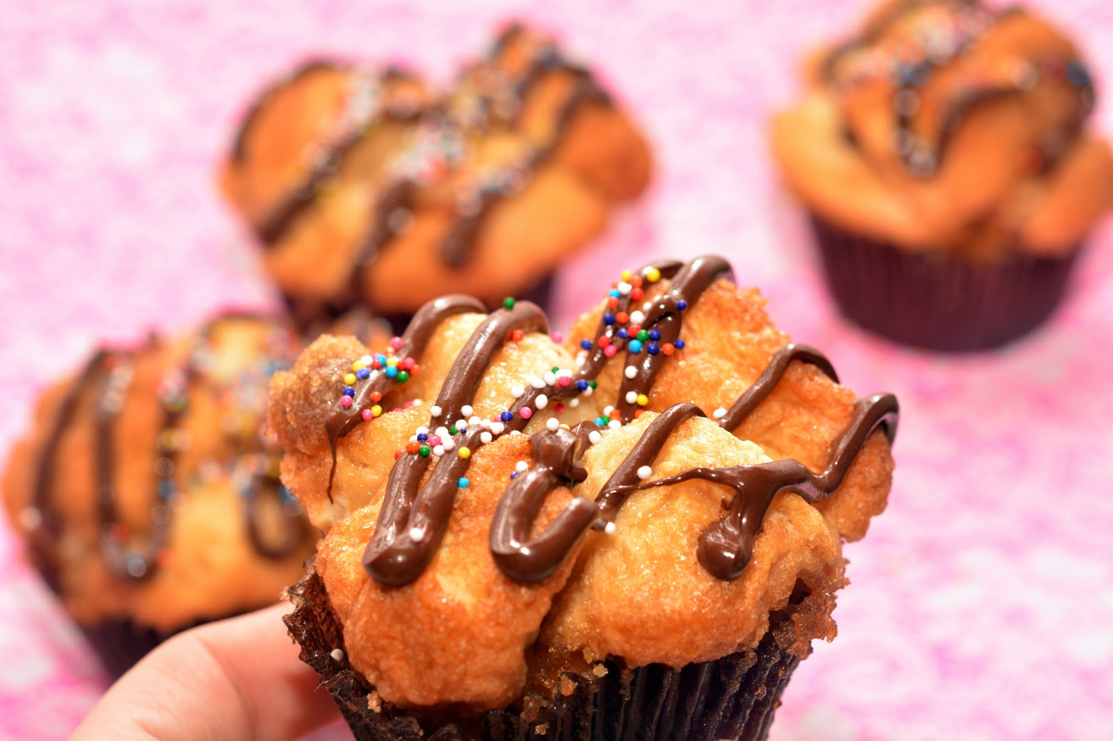 MINI CARAMEL MONKEY BREAD MUFFINS DRIZZLED WITH CHOCOLATE & SPRINKLES ...