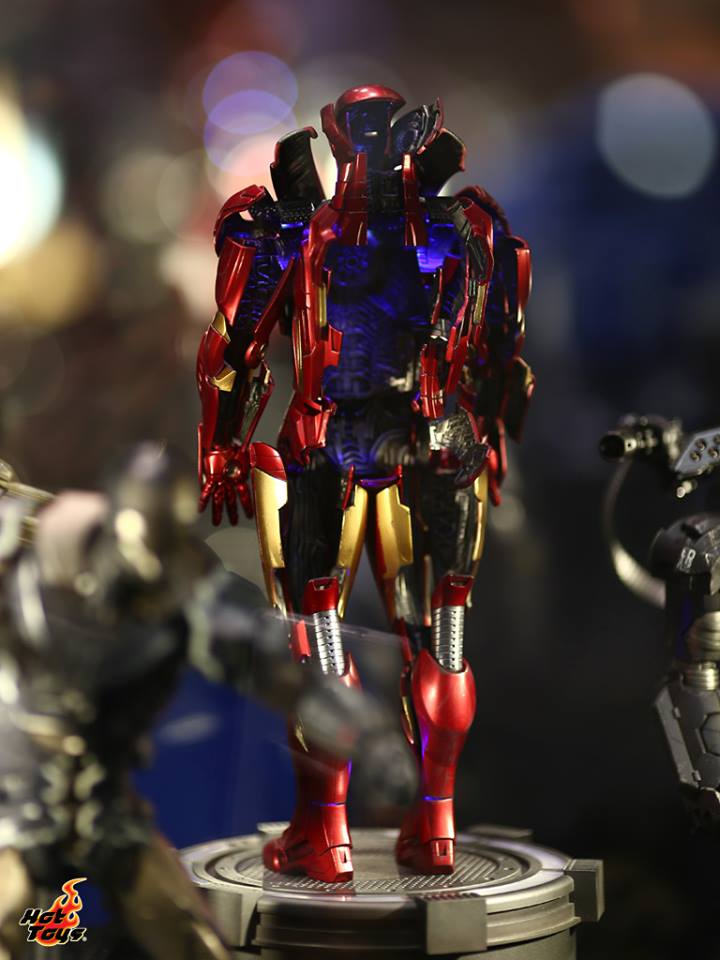 Iron Man Suit-up in Movies & Open Armor Version in 1/6 from Hot Toys