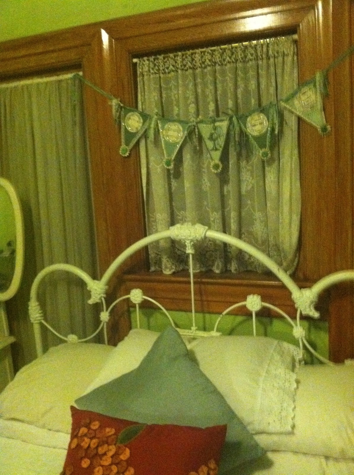 Pollyanna Reinvents: Custom Pennant Banners!