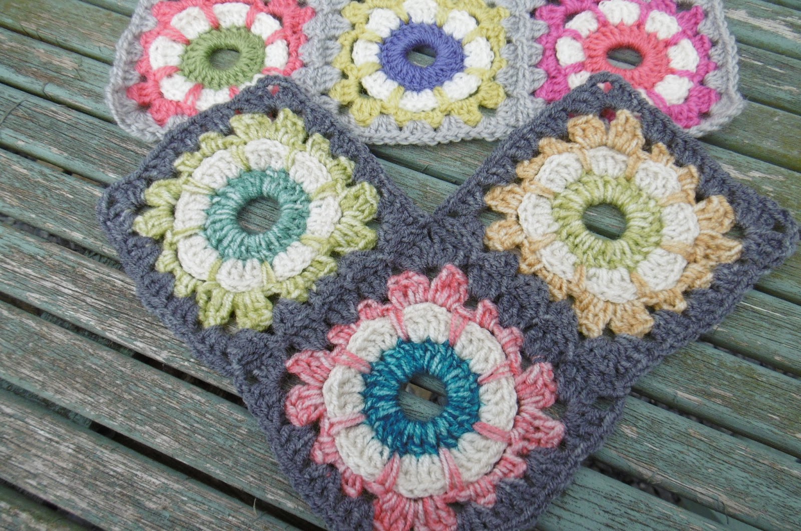 The 8th Gem: CROCHET: MAY DAISY PATTERN