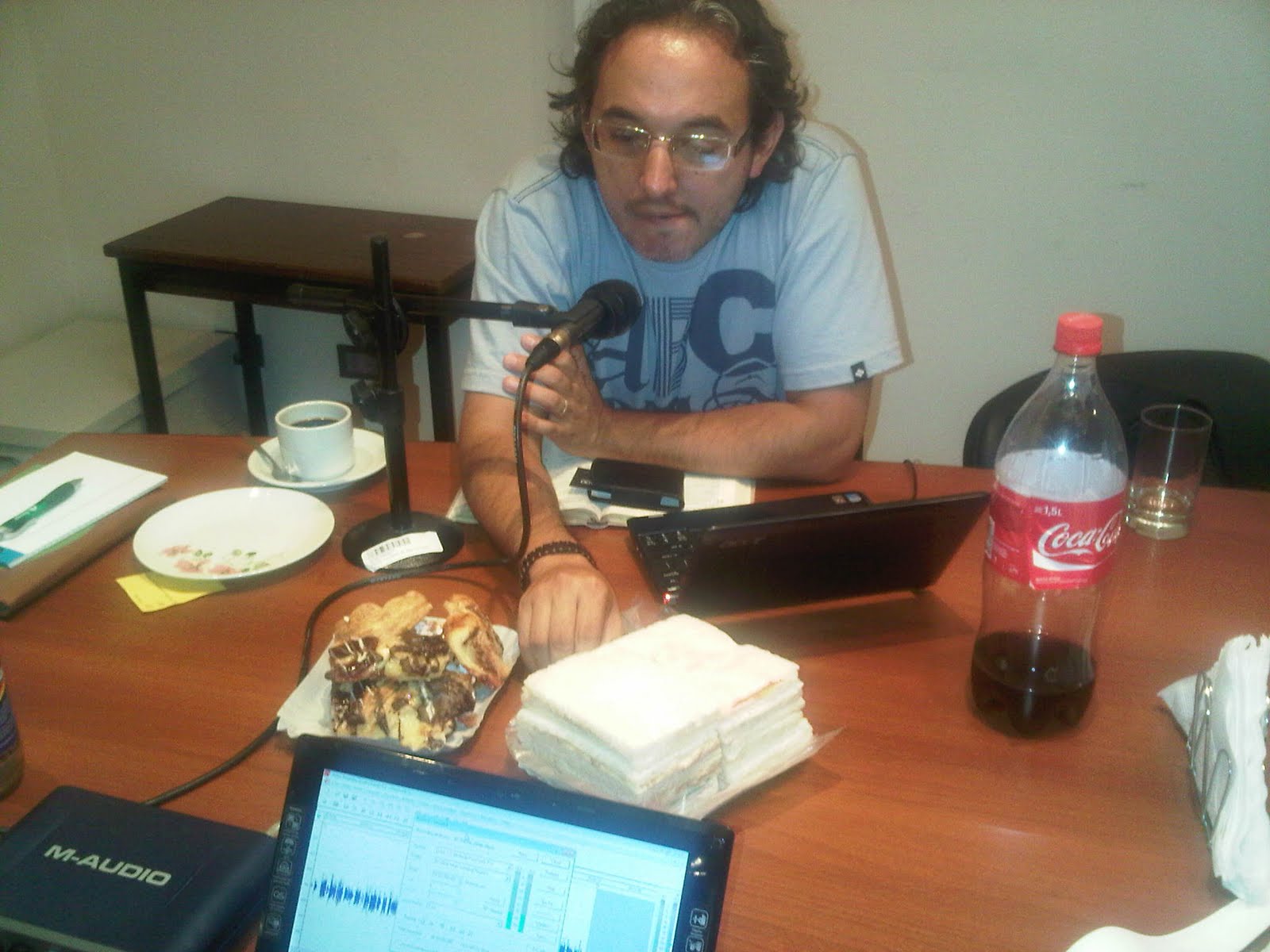 Adrian Intrieri: Grabación de micros radiales para adolescentes y ...