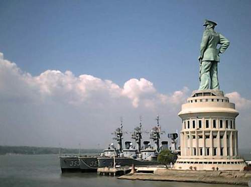 Agus Purnomo Site: Monumen Jalesveva Jayamahe, Monjaya Surabaya