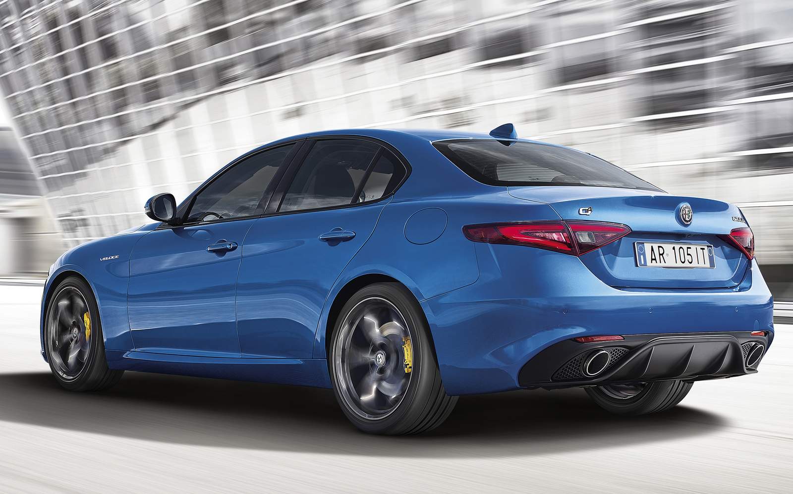 Alfa Romeo Giulia ganha versão "esportivada" Veloce