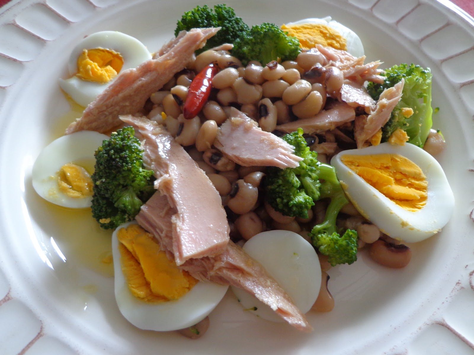 Prato Caseiro: Salada quente de feijão frade com brócolos, ovo e ...