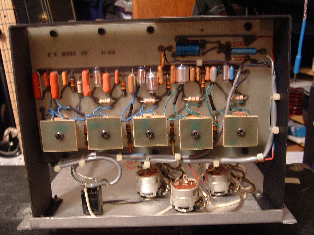 MATRIXSYNTH: Moog 907 Fixed Filter Bank