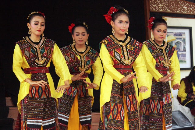 Tari Rondang Bulan, Tari Keceriaan Khas Tapanuli Selatan - Pesona Nusantara