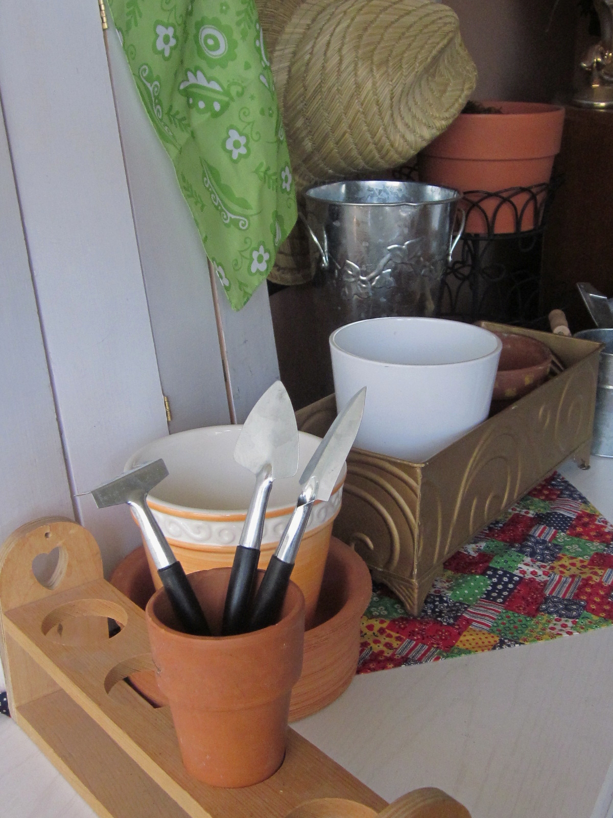 Chef Tess Bakeresse: Smokin' Pots...Some Garden Crafty-stuff from cheap ...