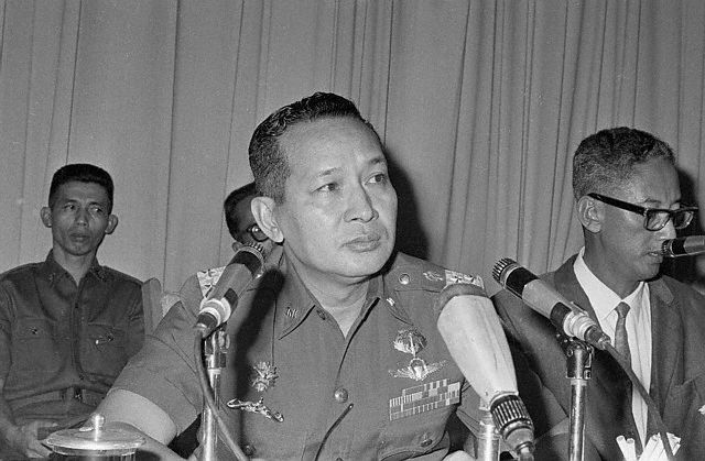 Indonesia Zaman Doeloe: Soeharto mengumumkan susunan Kabinet Ampera, 1966