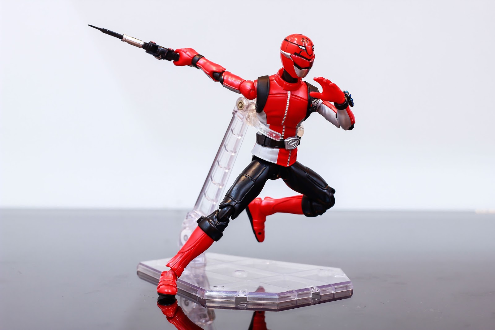 Akio's Gunpla Workshop: S.H.Figuarts Go-Buster Red