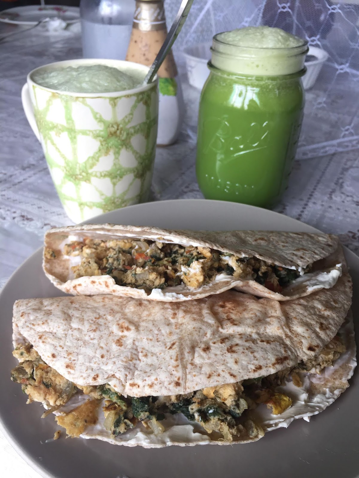 Breakfast Idea: Traffic Light Scramble and Green Juice ~ Mommy Meowmeow!